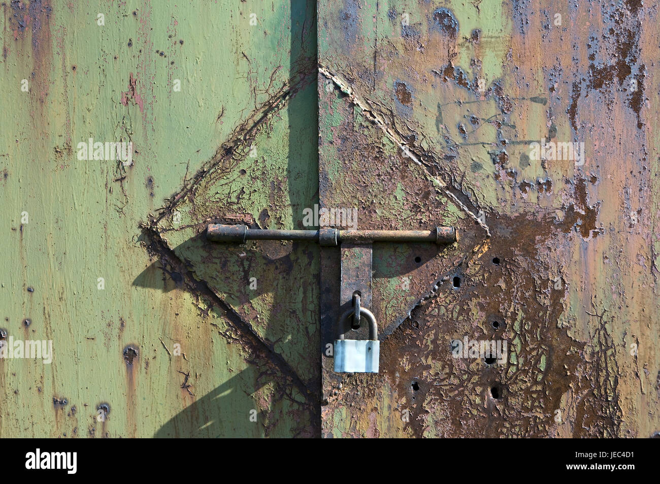 Old rusty door, lock, sunlight, medium close-up, detail Stock Photo - Alamy