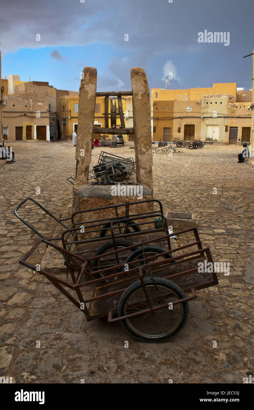 Medieval marketplace in the small village Beni Isguen in the UNESCO ...