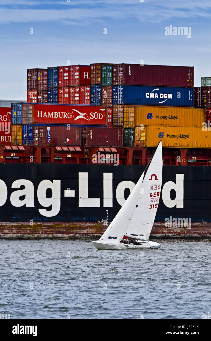 Container ship and sailboats hi-res stock photography and images - Alamy