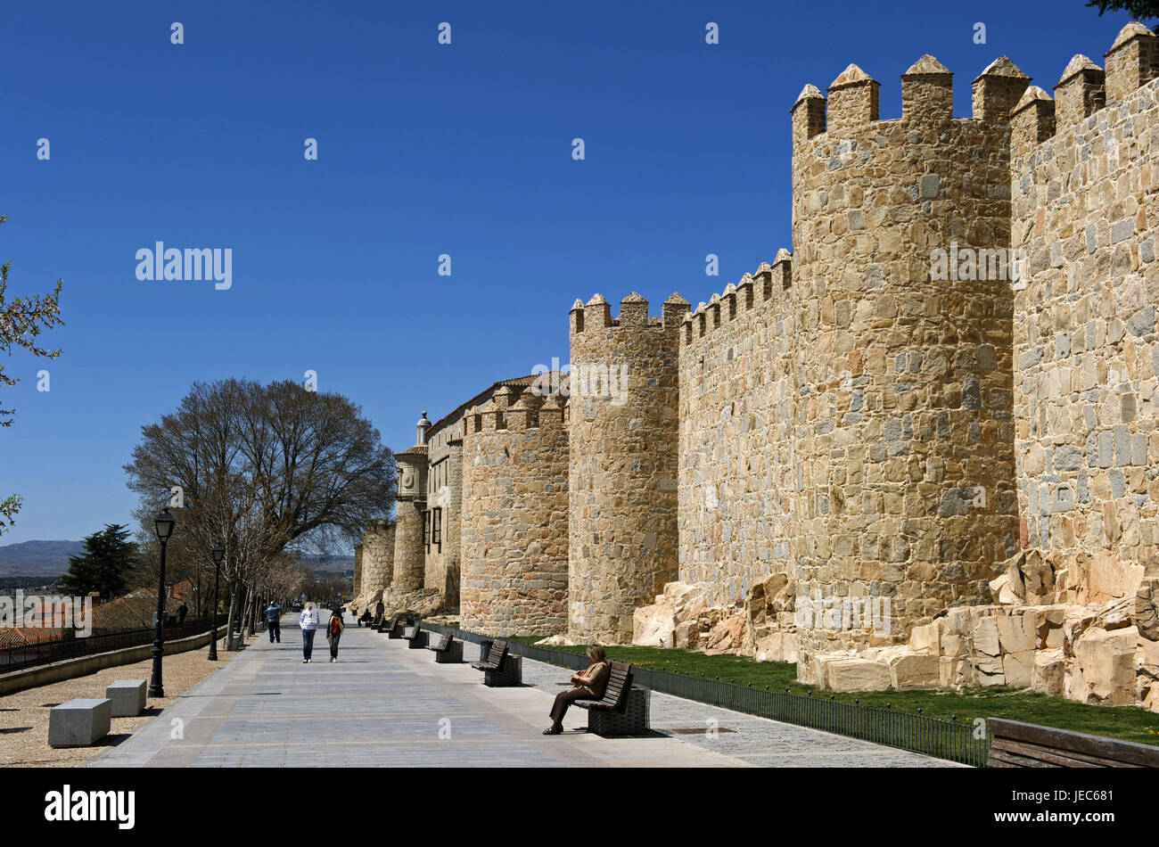 Spain, Castile and Leon, Avila, city wall, promenade Stock Photo - Alamy
