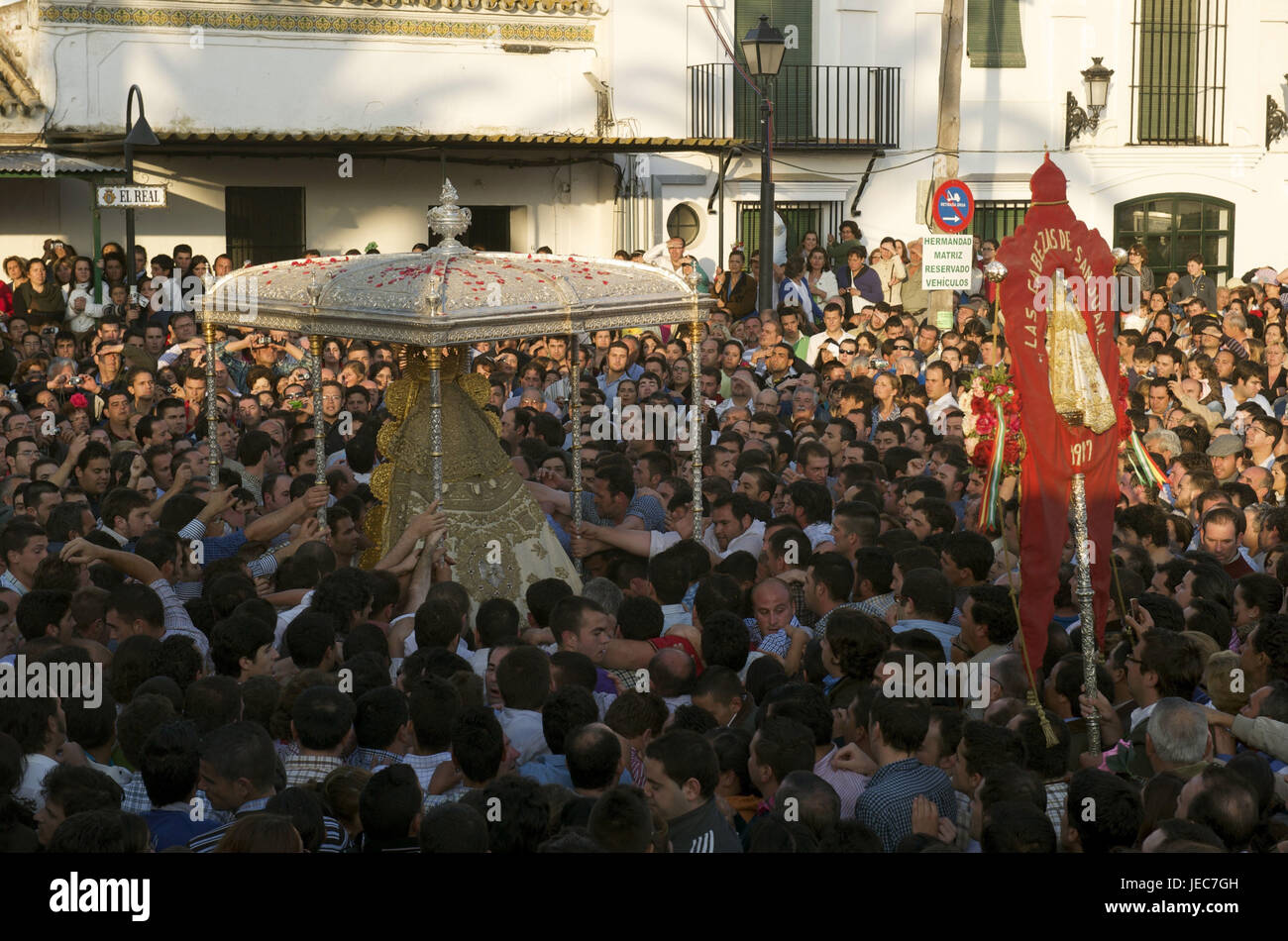 Spain, Andalusia, el Rocio, Romeria, procession, crowd of people ...