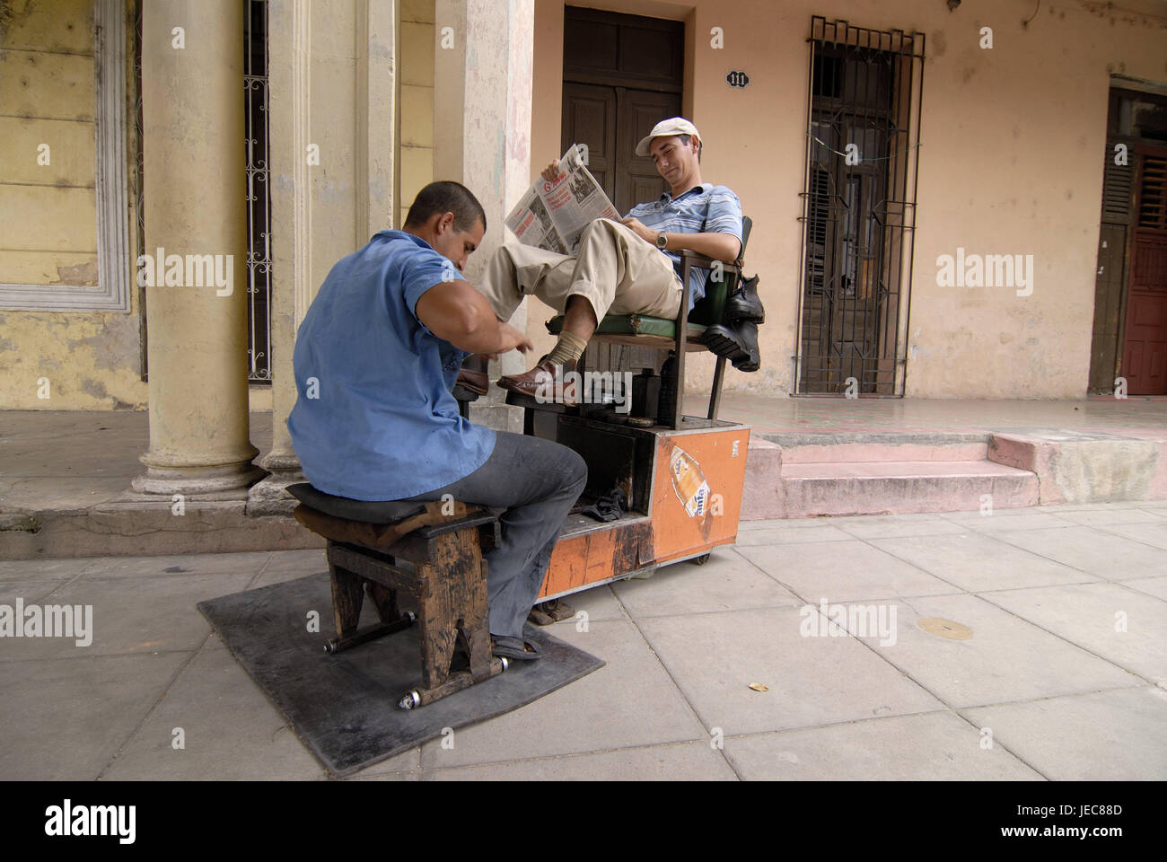 Cuba, Camagüey, shoeshine boy, tourist, shoes, clean, the Caribbean ...