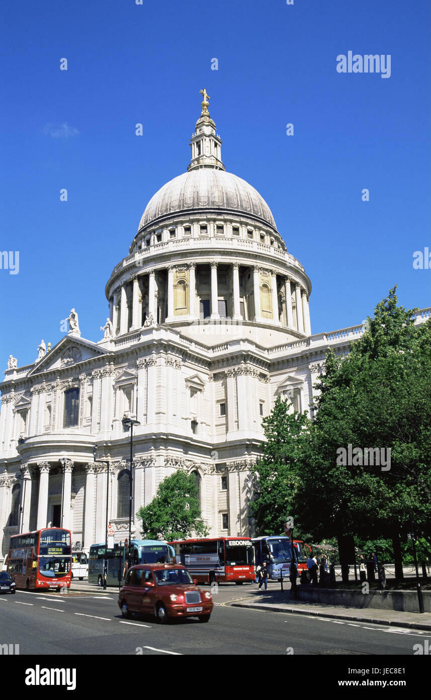 Great Britain, England, London, St. Paul's Cathedral, street scene ...