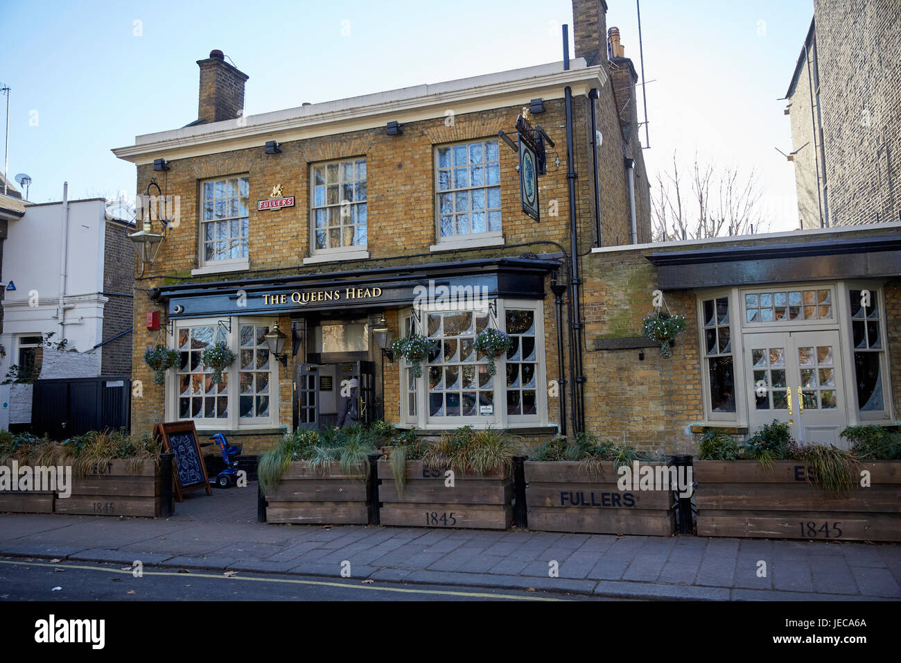 Queens head london hi-res stock photography and images - Alamy