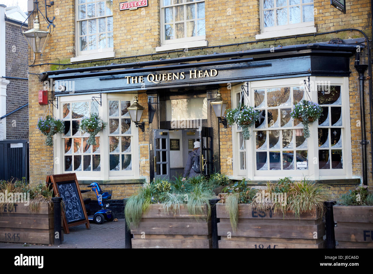 Queens head london hi-res stock photography and images - Alamy