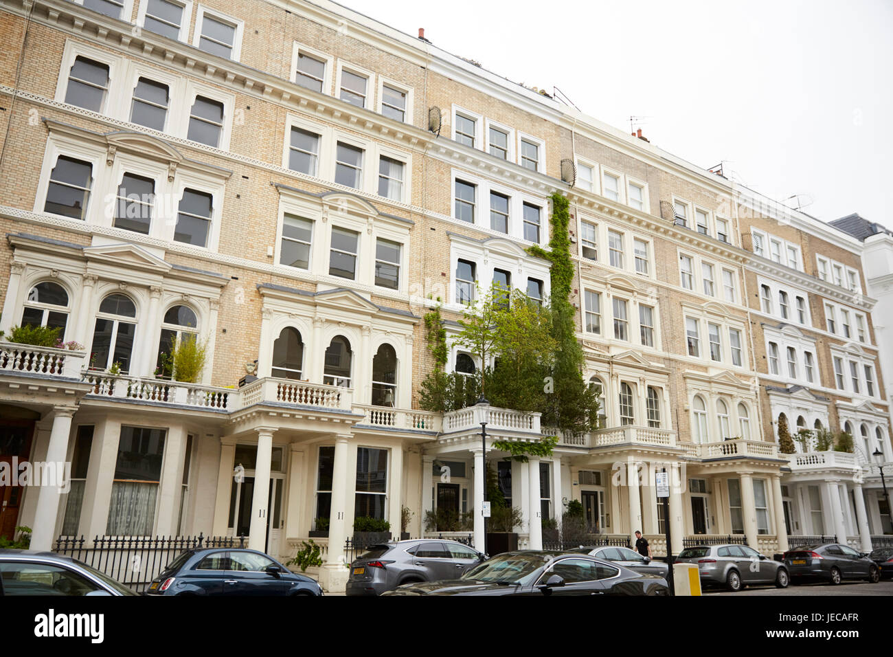 Queens gate street sign hi-res stock photography and images - Alamy