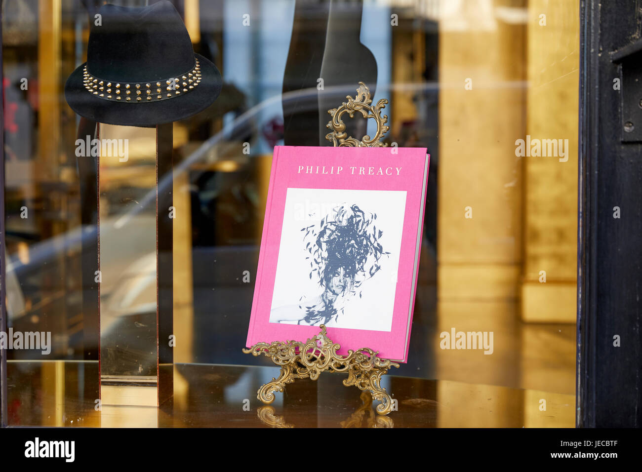 Philip Treacy London Logo