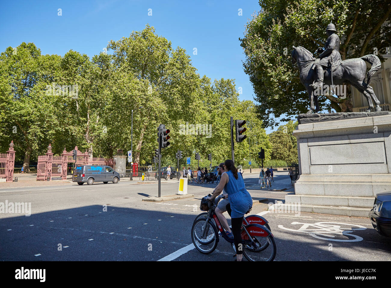 Queens Gate, London, UK Stock Photo - Alamy