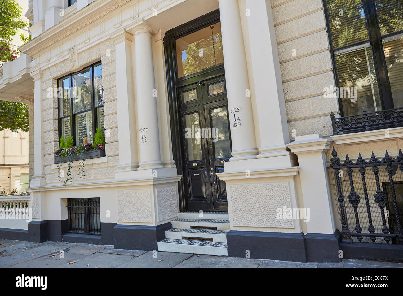 Queens Gate, London, UK Stock Photo - Alamy
