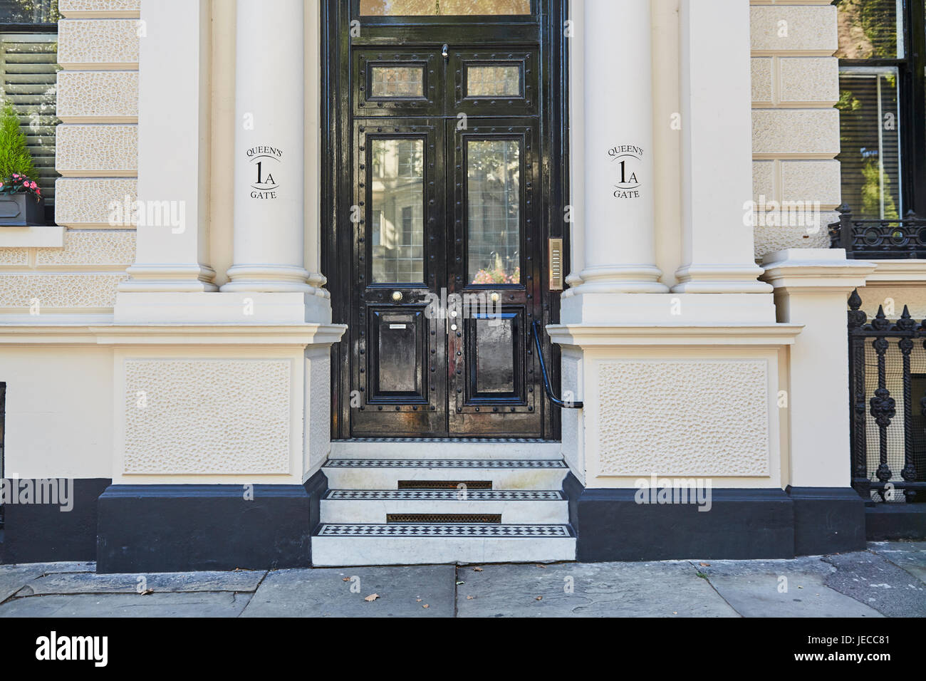 Queens gate london hi-res stock photography and images - Alamy