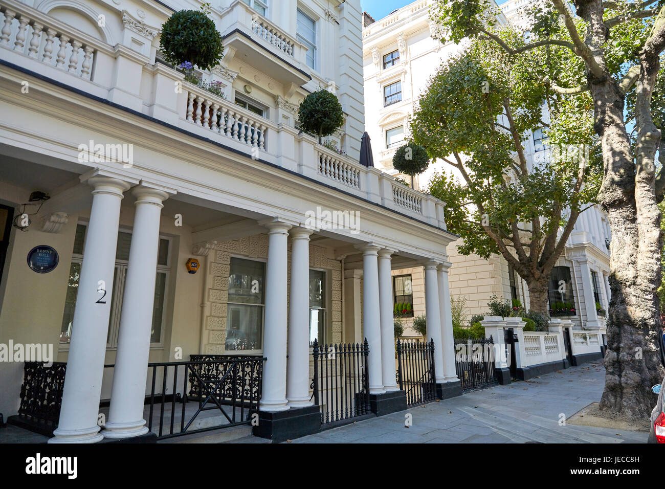 Queens gate street sign hi-res stock photography and images - Alamy
