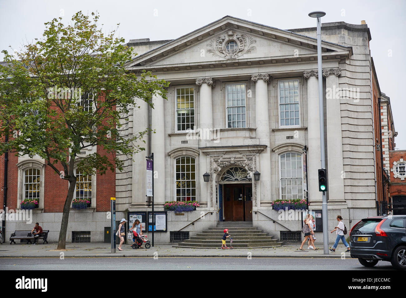 Chelsea old town hall london hi-res stock photography and images - Alamy