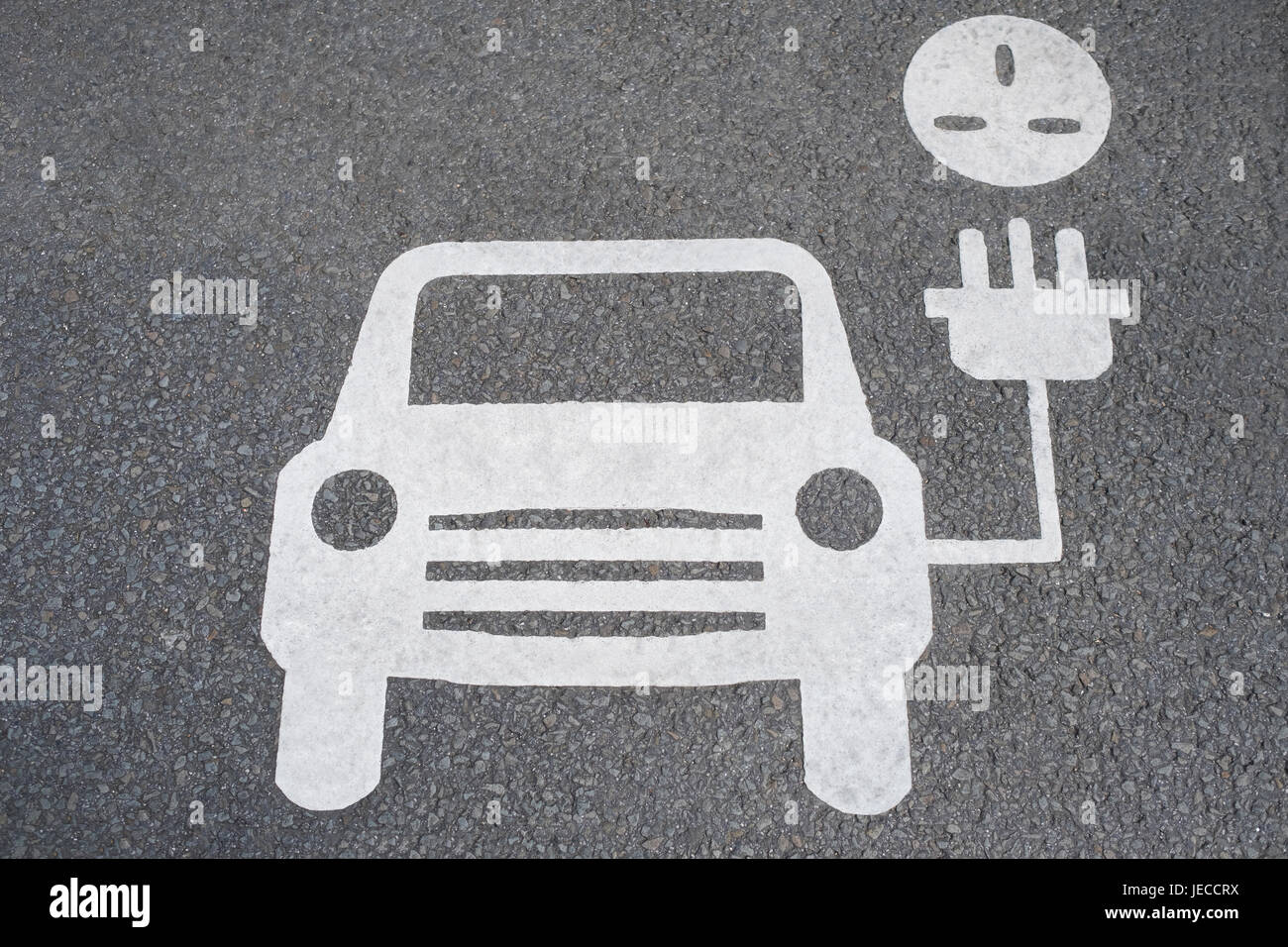 Electric car charging point sign hi-res stock photography and images ...