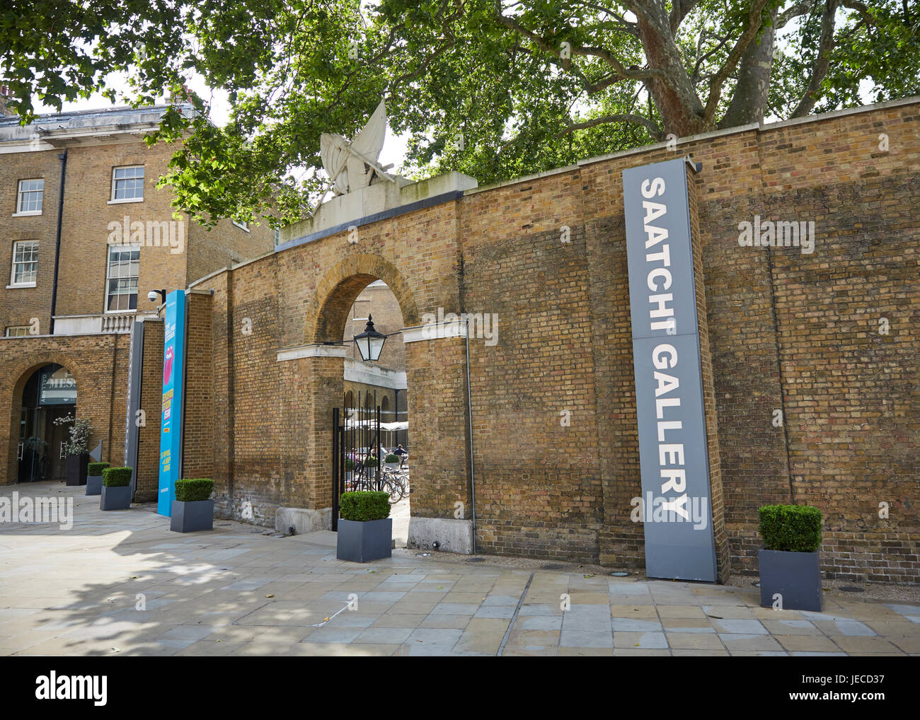 Saatchi Gallery, London, UK Stock Photo - Alamy
