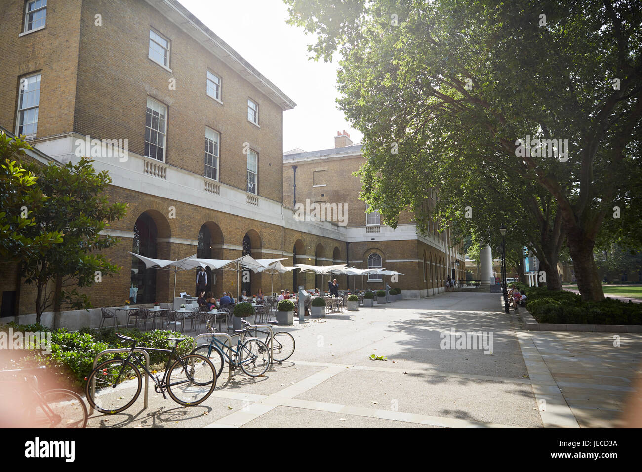 Saatchi gallery london hi-res stock photography and images - Alamy