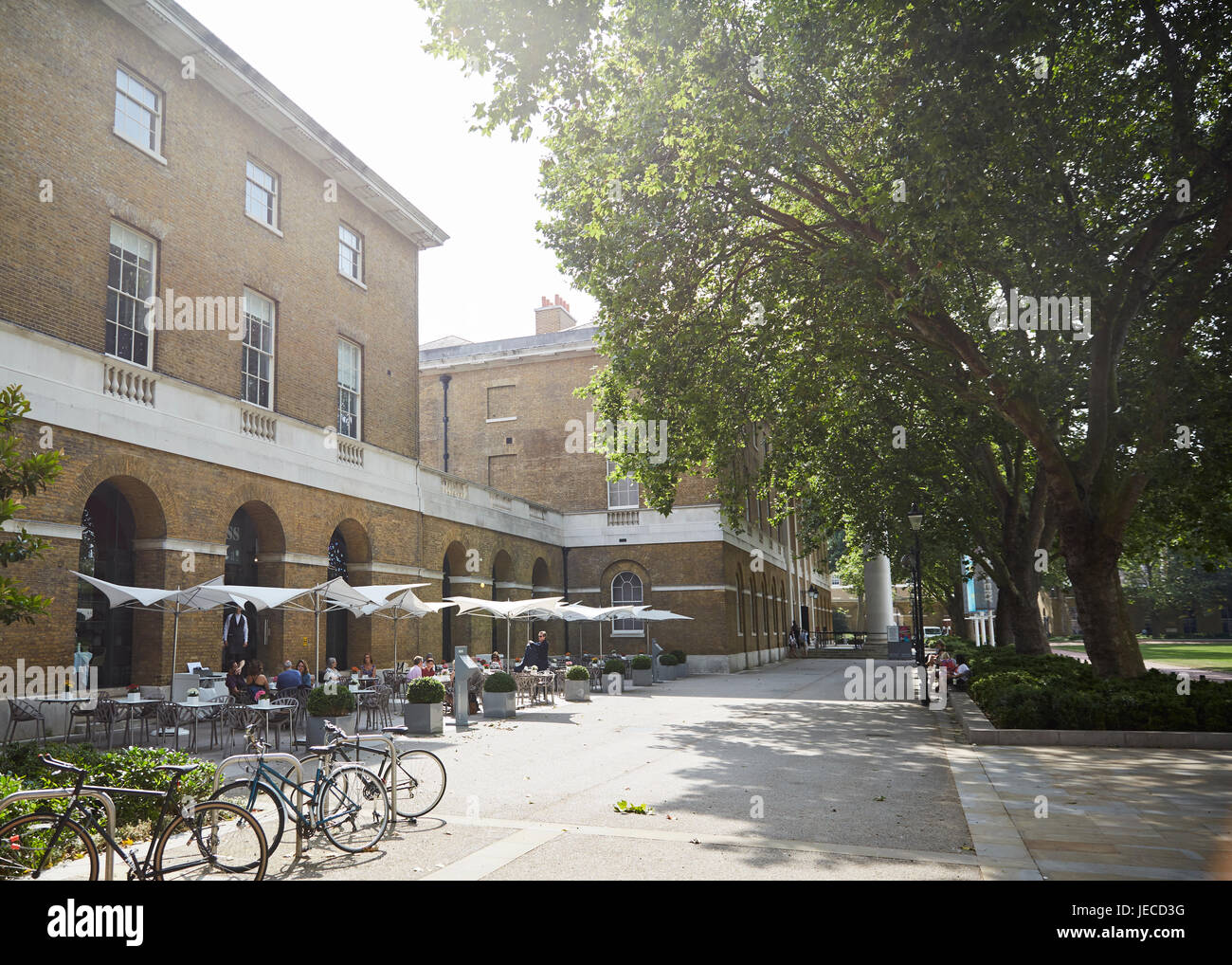 Saatchi gallery london hi-res stock photography and images - Alamy