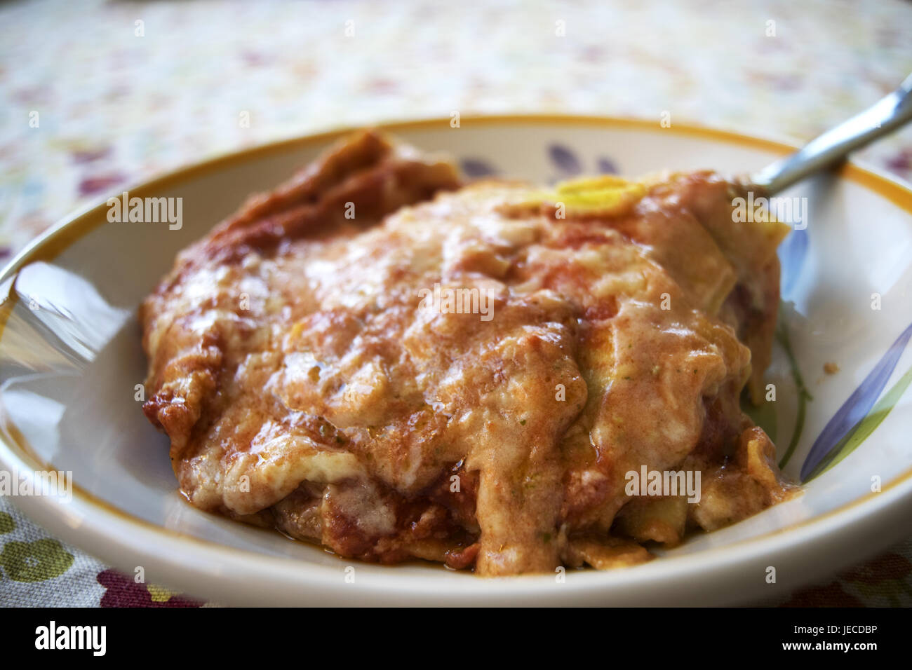 boiling lasagne with bechamel sauce Stock Photo - Alamy