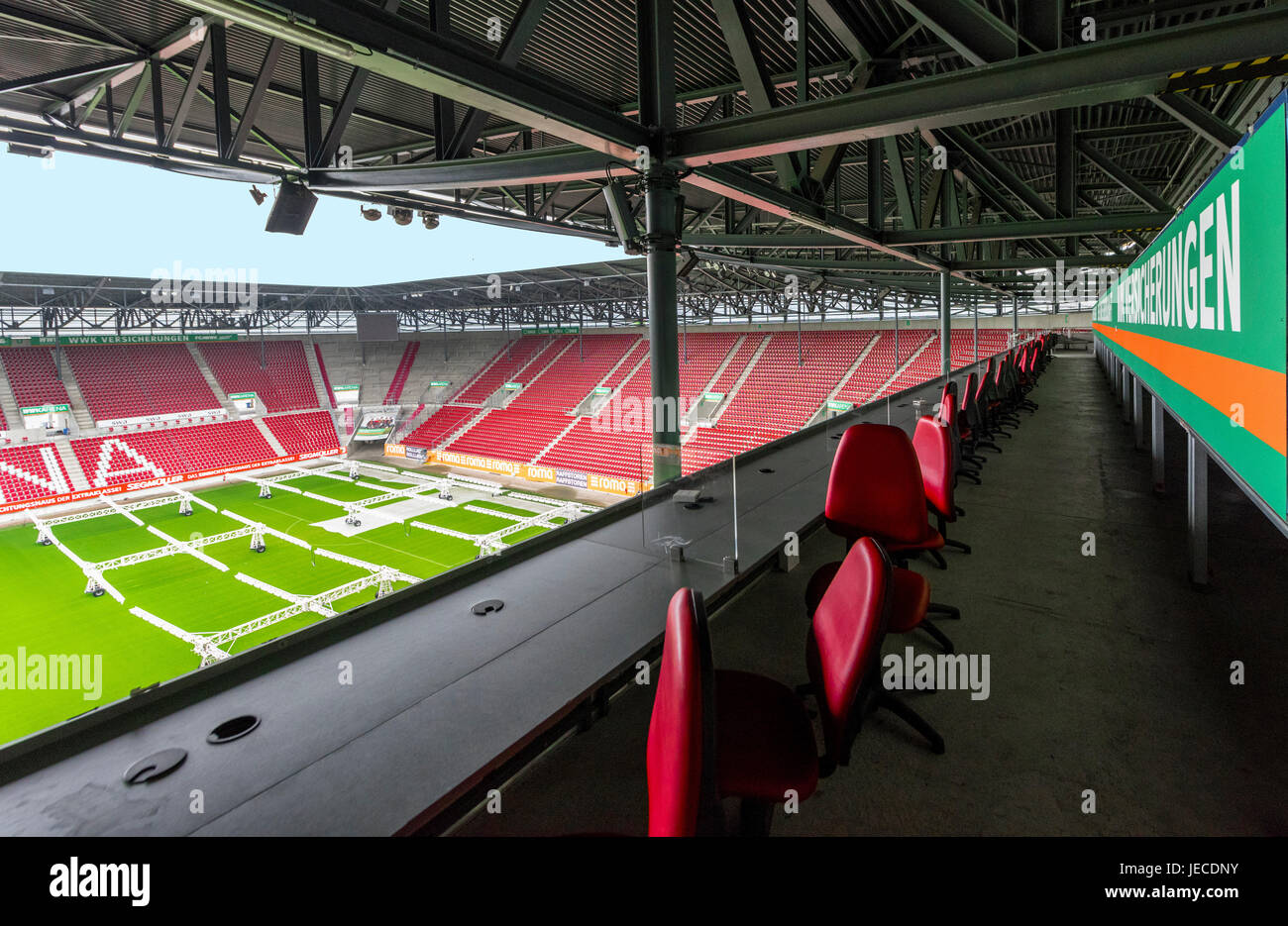 Commentators hi-res stock photography and images - Alamy