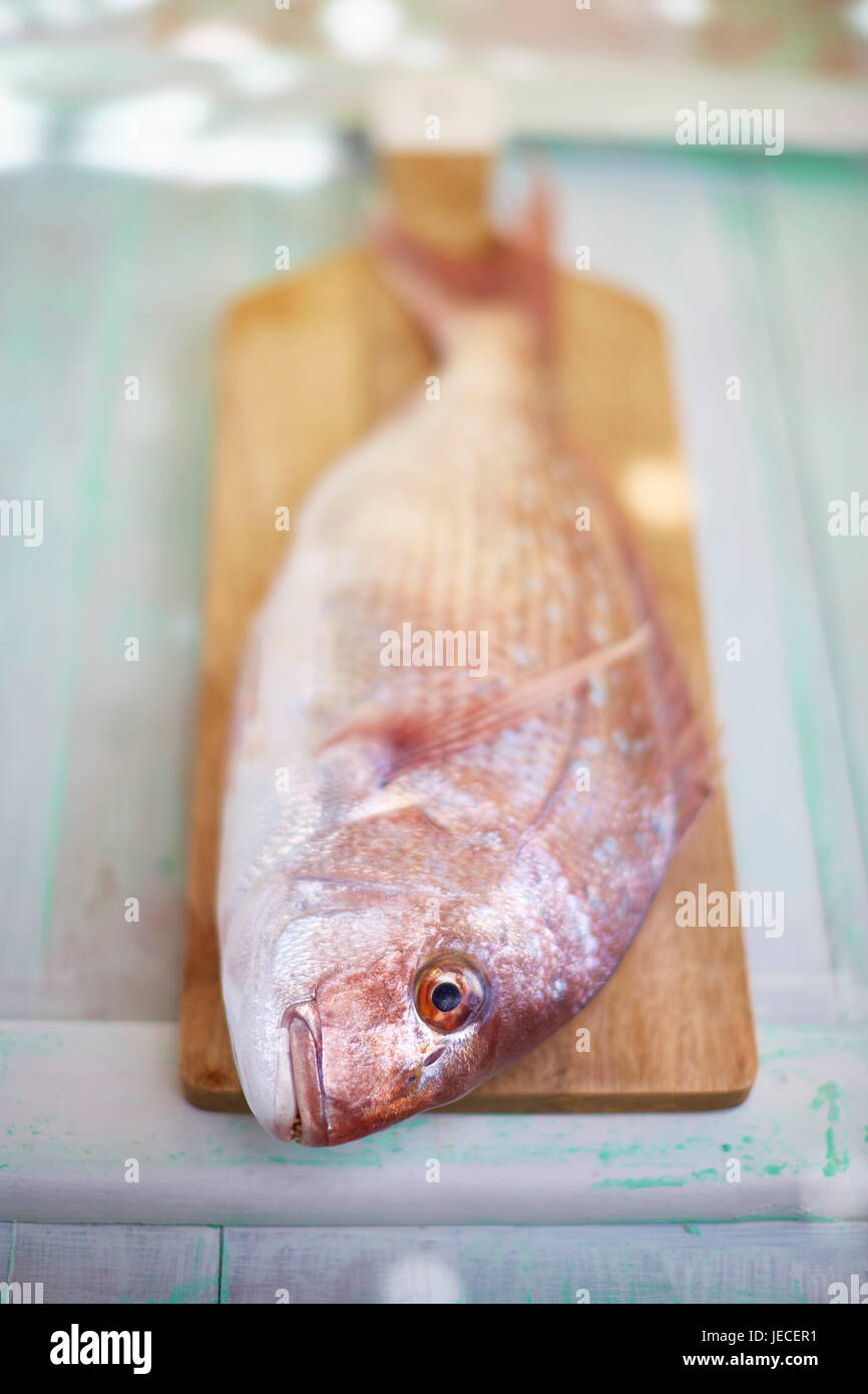 Whole fresh red snapper fish Stock Photo - Alamy