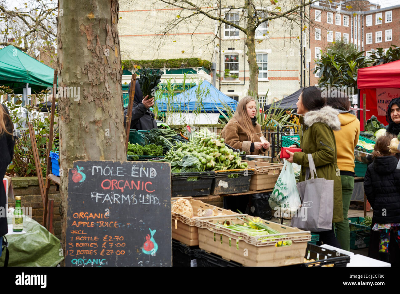 Farmers Market in Orange Square, London, UK Stock Photo - Alamy