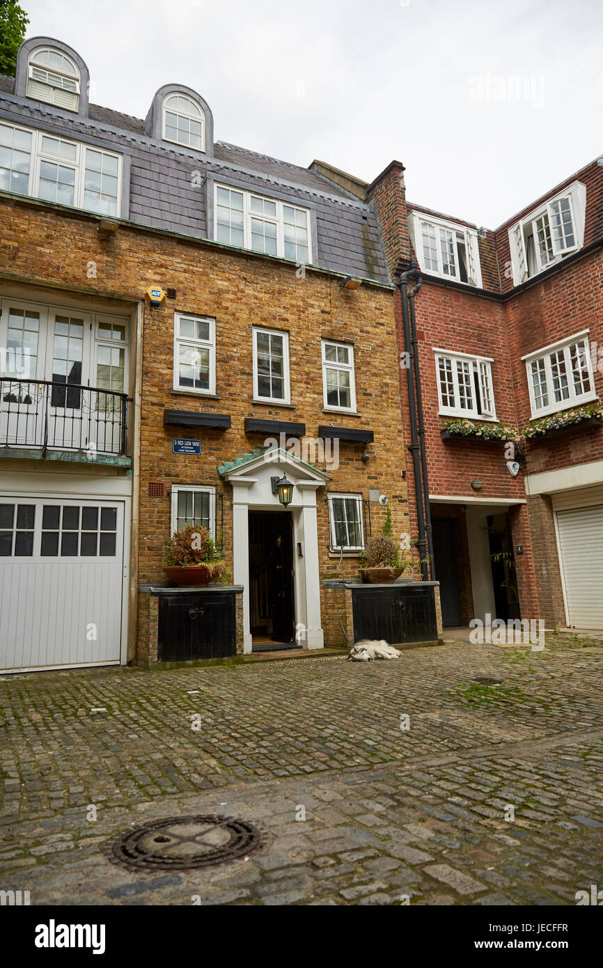 Red Lion Yard, London, UK Stock Photo - Alamy