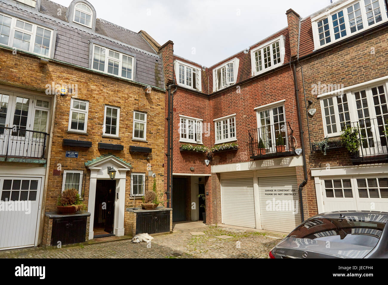 Red lion yard london hi-res stock photography and images - Alamy
