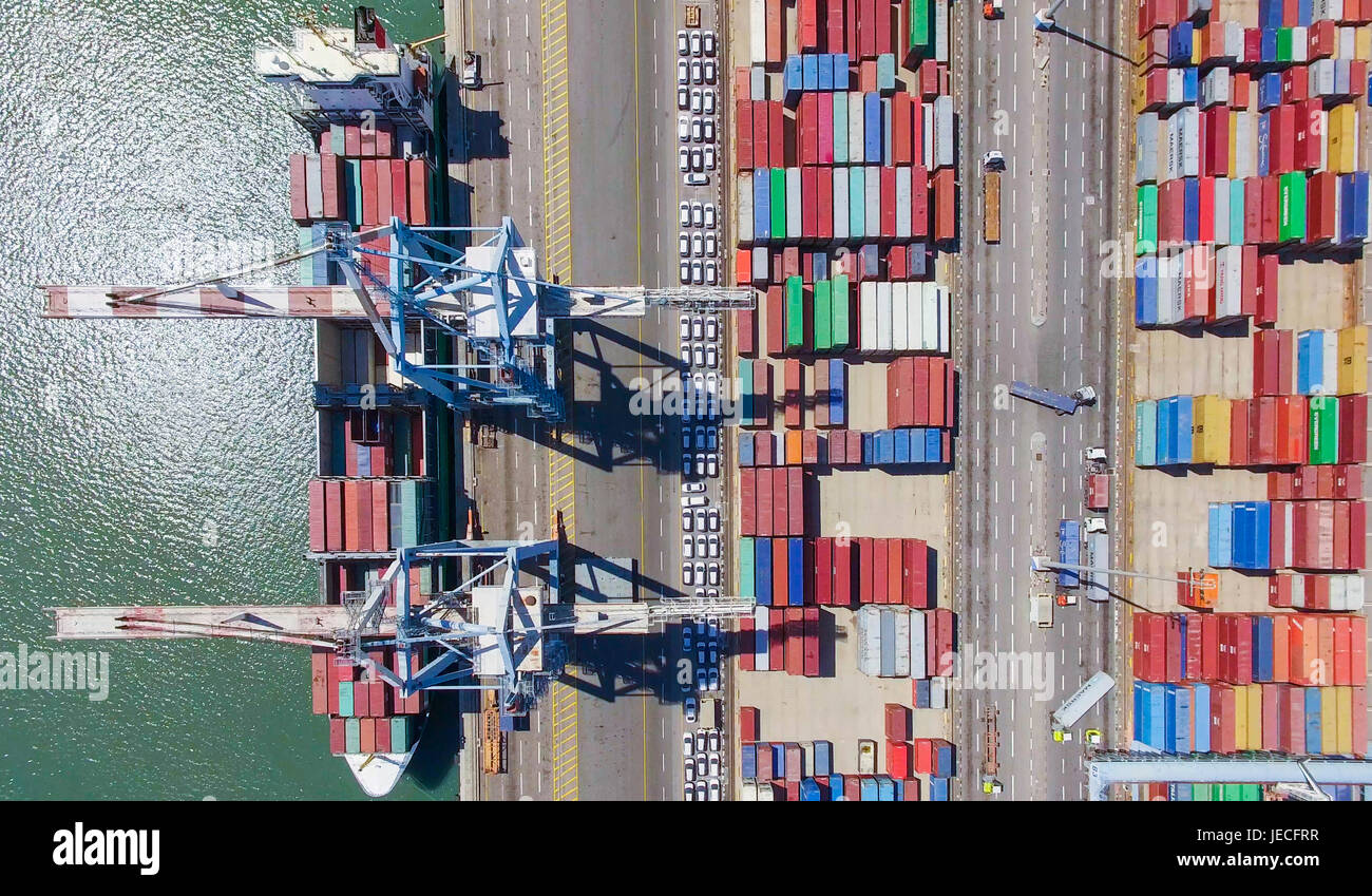 Top down ship logistics hi-res stock photography and images - Alamy