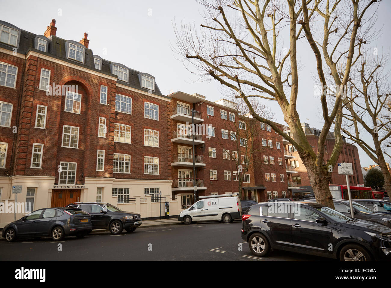 Sheen Road, London, UK Stock Photo - Alamy
