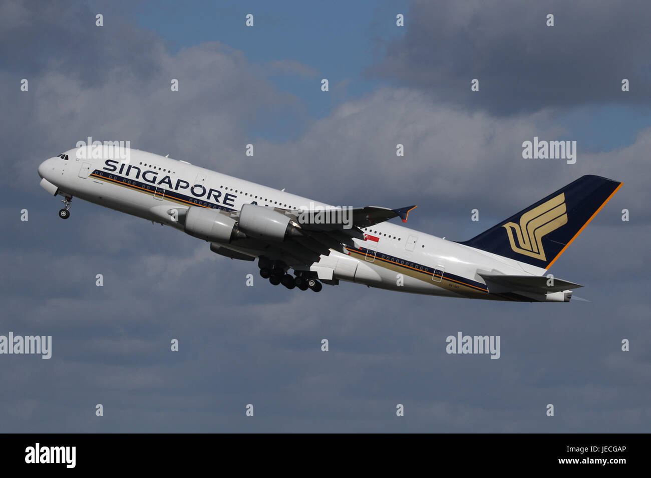 Singapore airlines jet hi-res stock photography and images - Alamy
