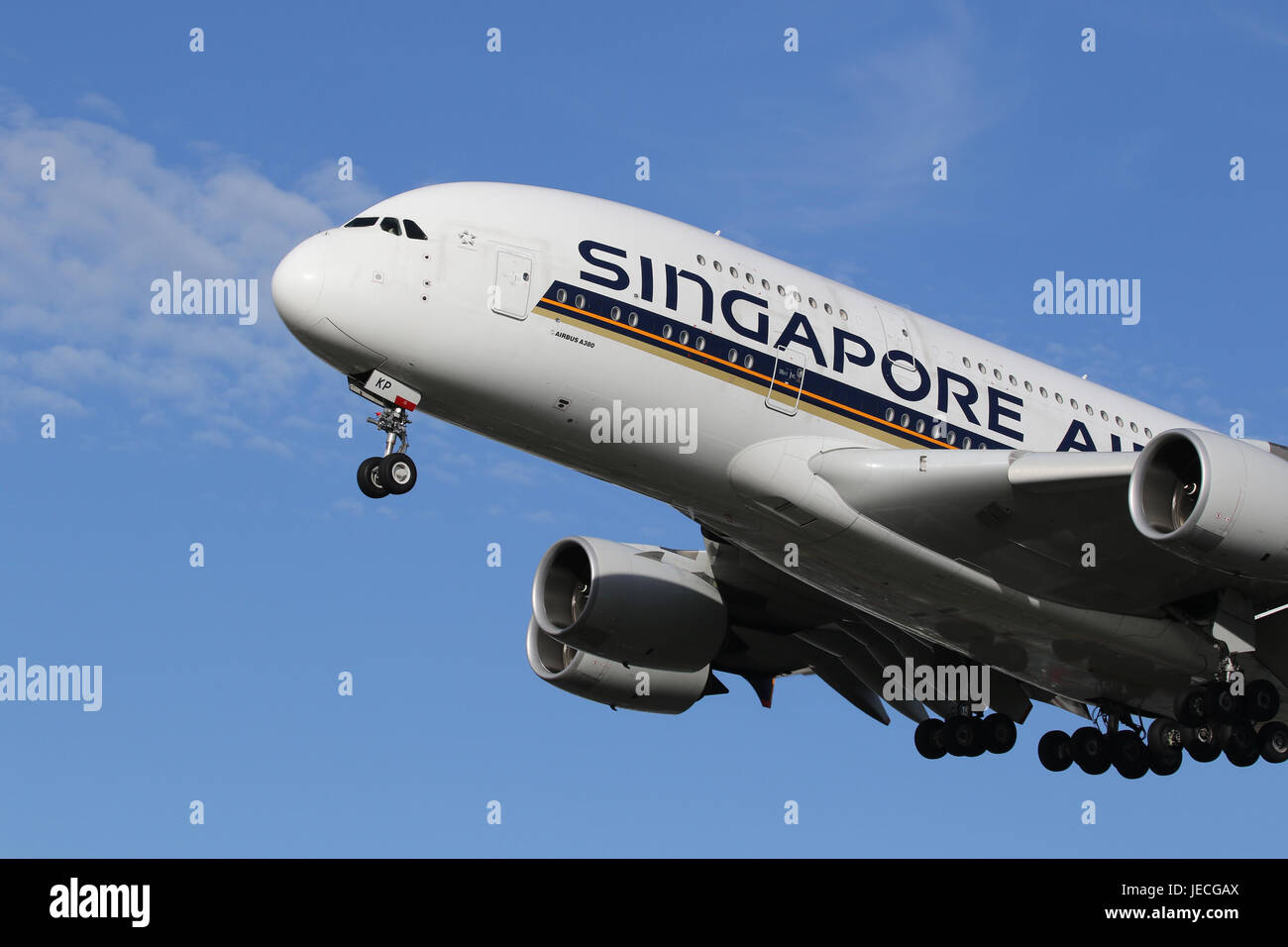 Singapore airlines jet hi-res stock photography and images - Alamy