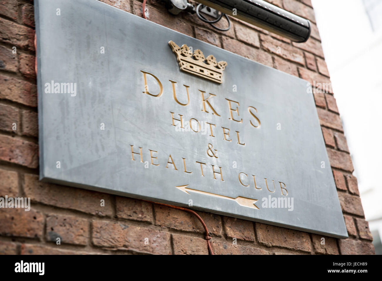 Dukes hotel london hi-res stock photography and images - Alamy