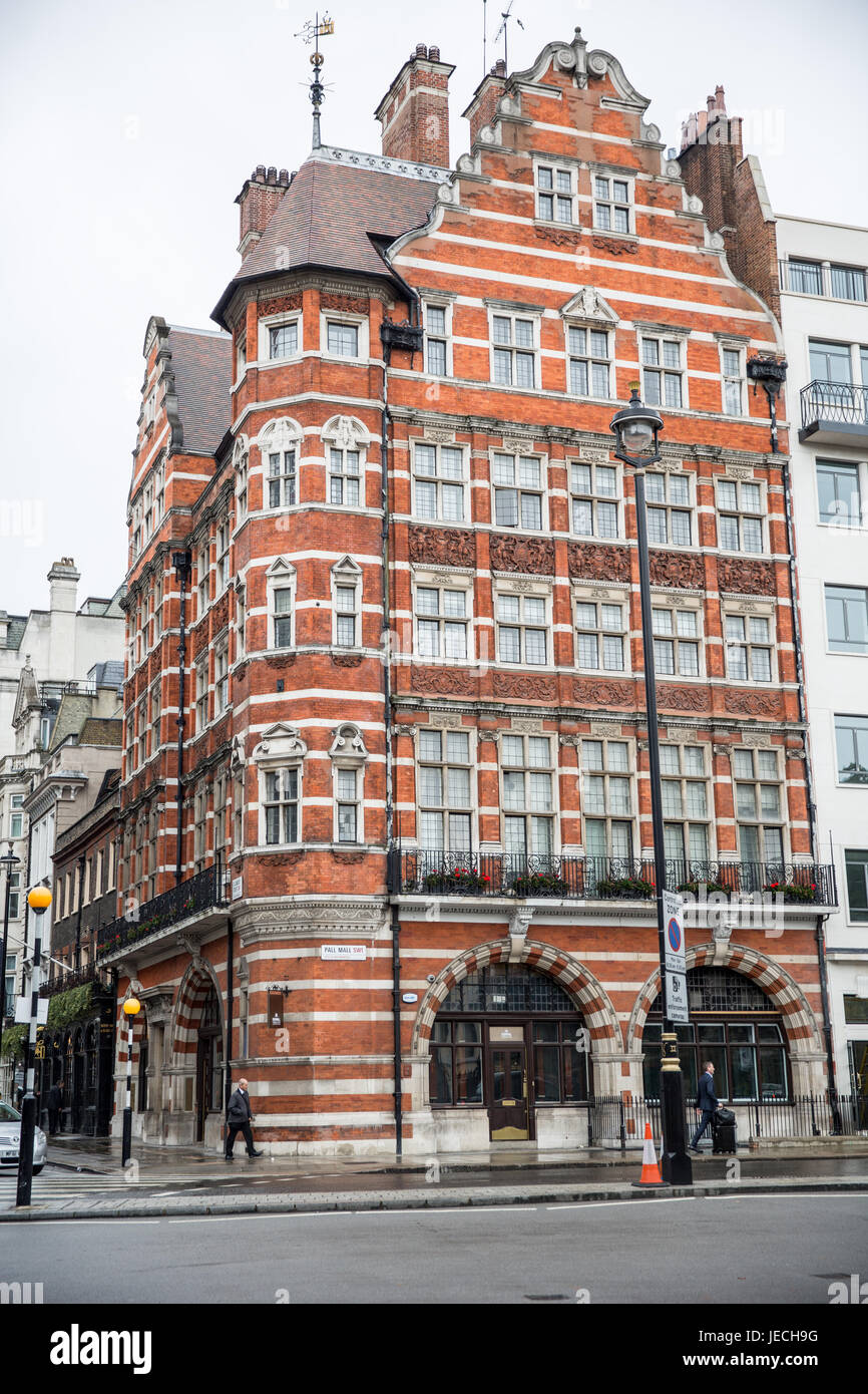 Dunhill london hi-res stock photography and images - Alamy