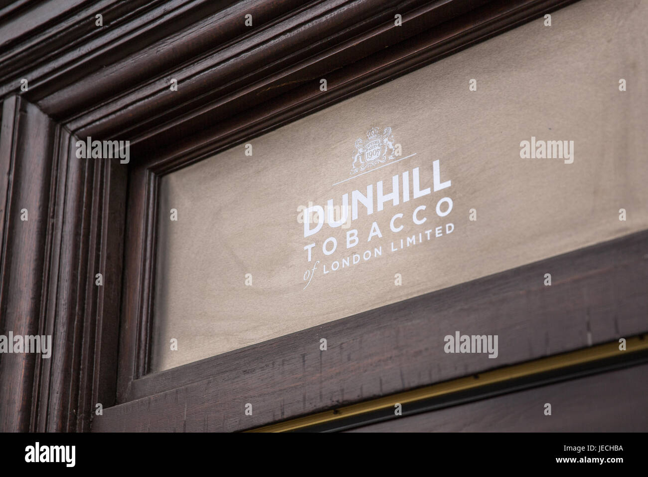 Dunhill london hi-res stock photography and images - Alamy