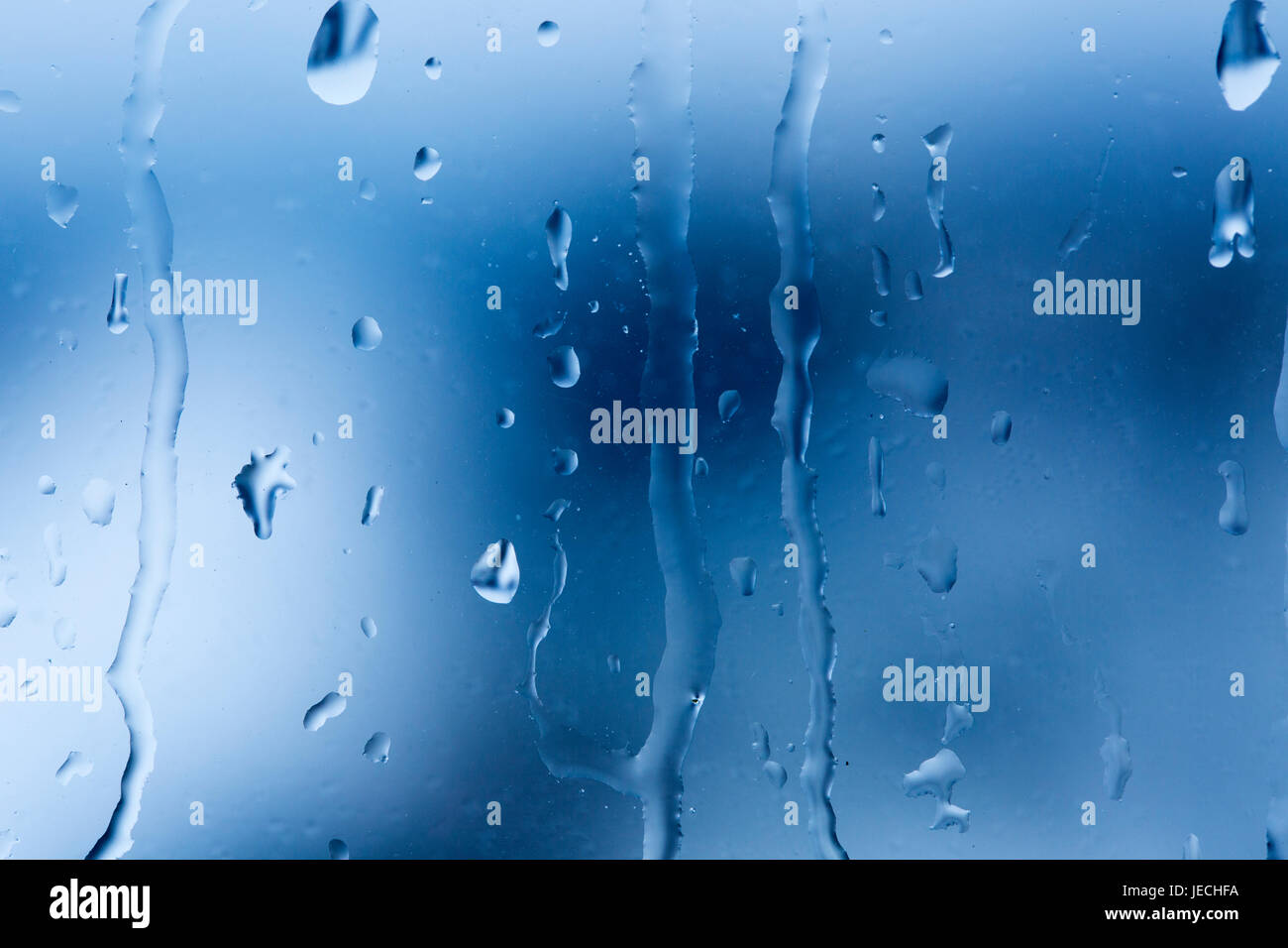 Rain drops on windows hi-res stock photography and images - Alamy