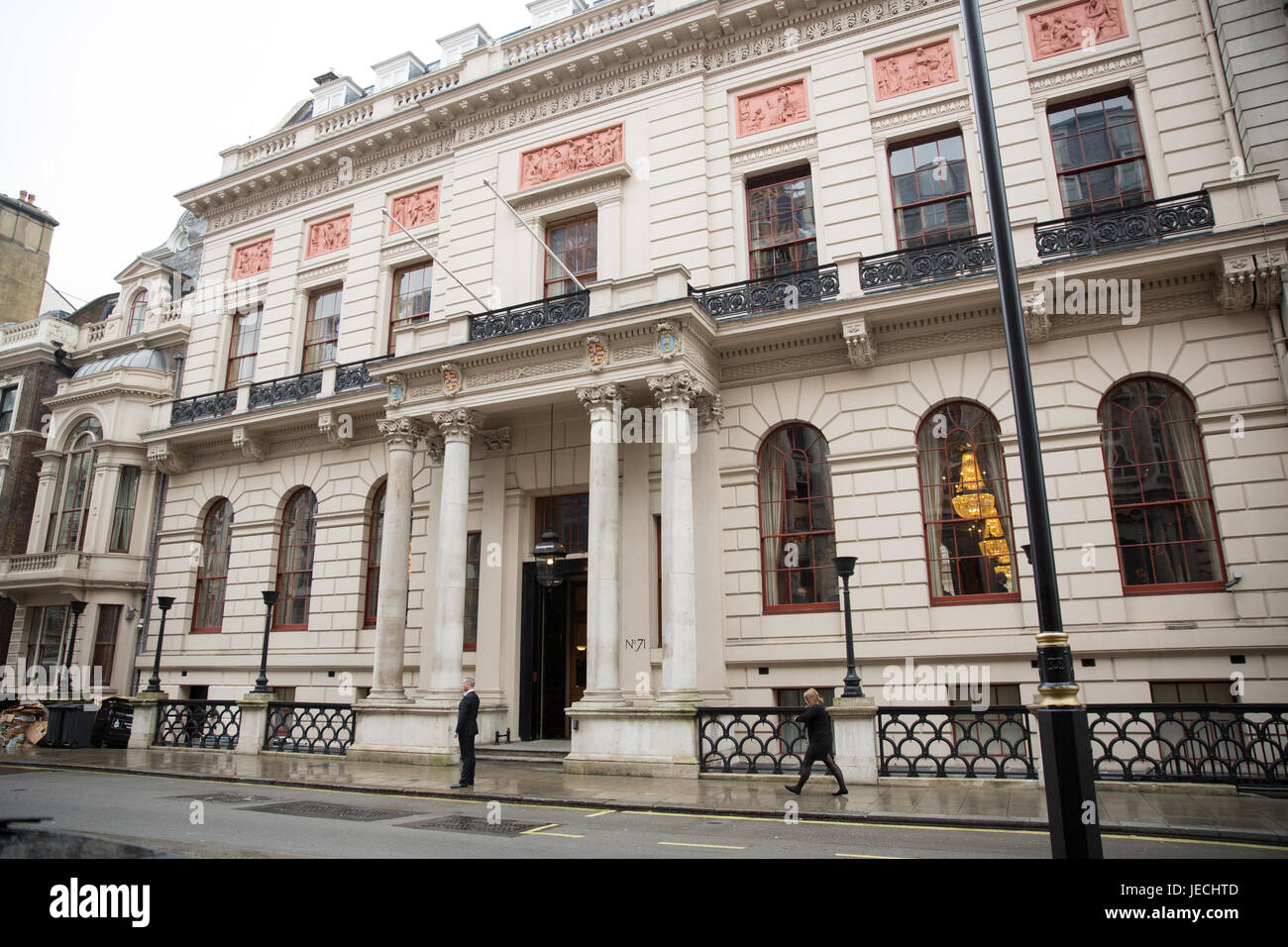 The oxford and cambridge club london hi-res stock photography and ...