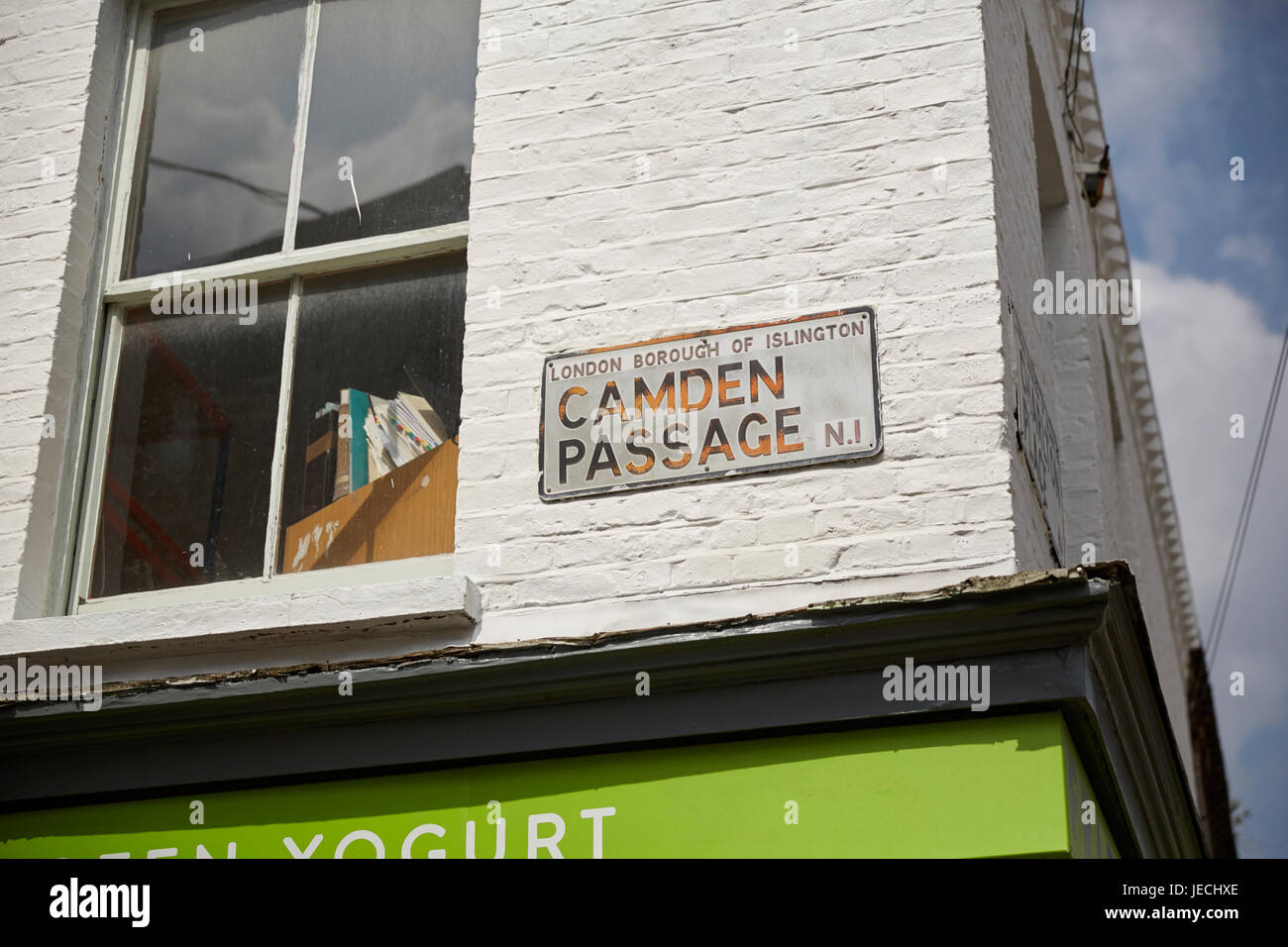 Camden passage sign hi-res stock photography and images - Alamy