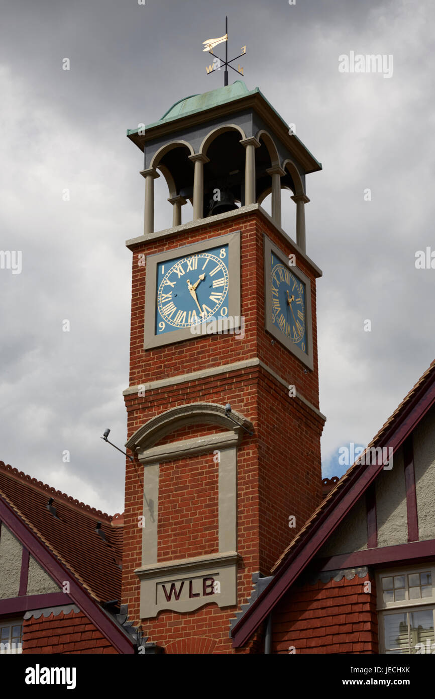 London road clock hi-res stock photography and images - Alamy