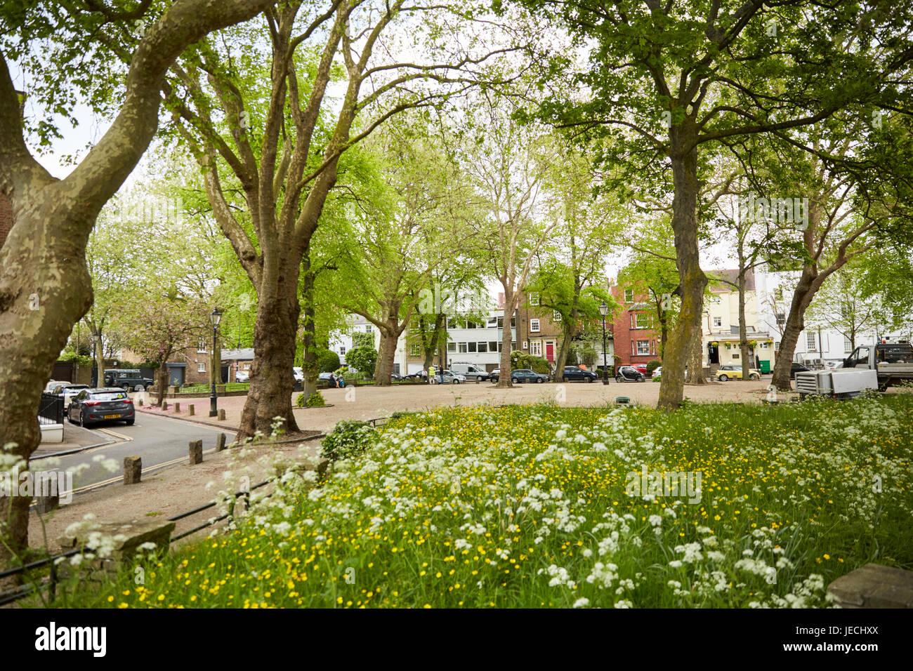 Pond square hi-res stock photography and images - Alamy