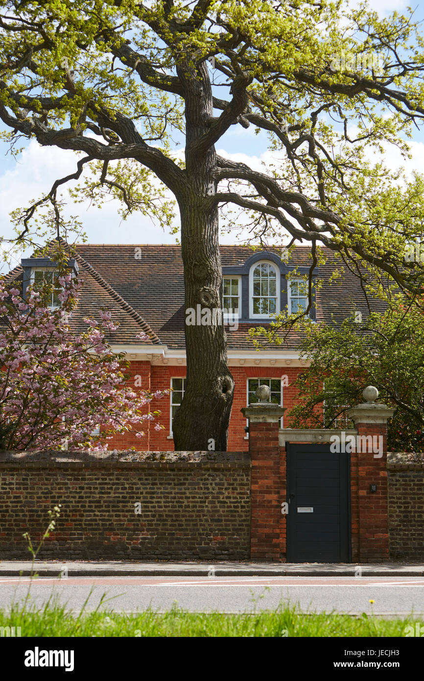 Parkside sign hi-res stock photography and images - Alamy