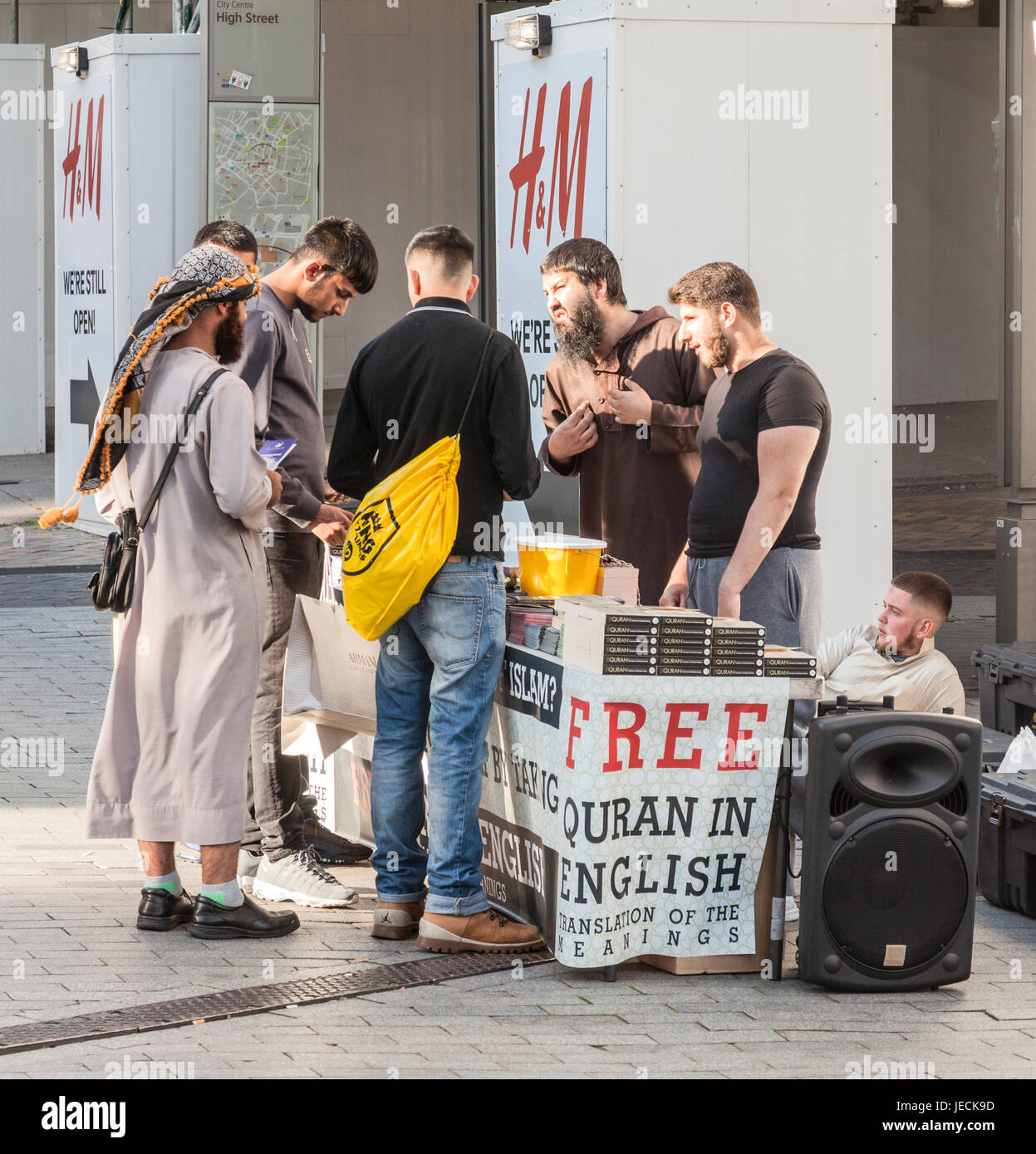 Young Muslims offering free Qur'ans in English as public engagement on ...