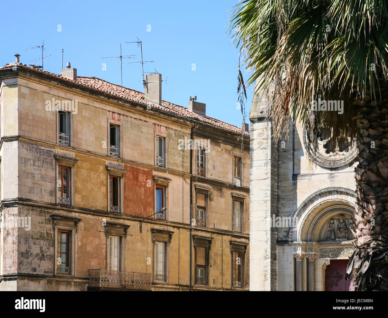 Nimes france old town hi-res stock photography and images - Alamy