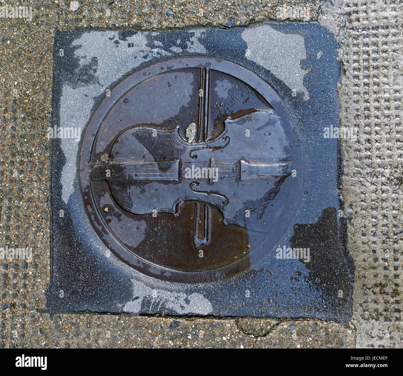Manhole london hi-res stock photography and images - Alamy