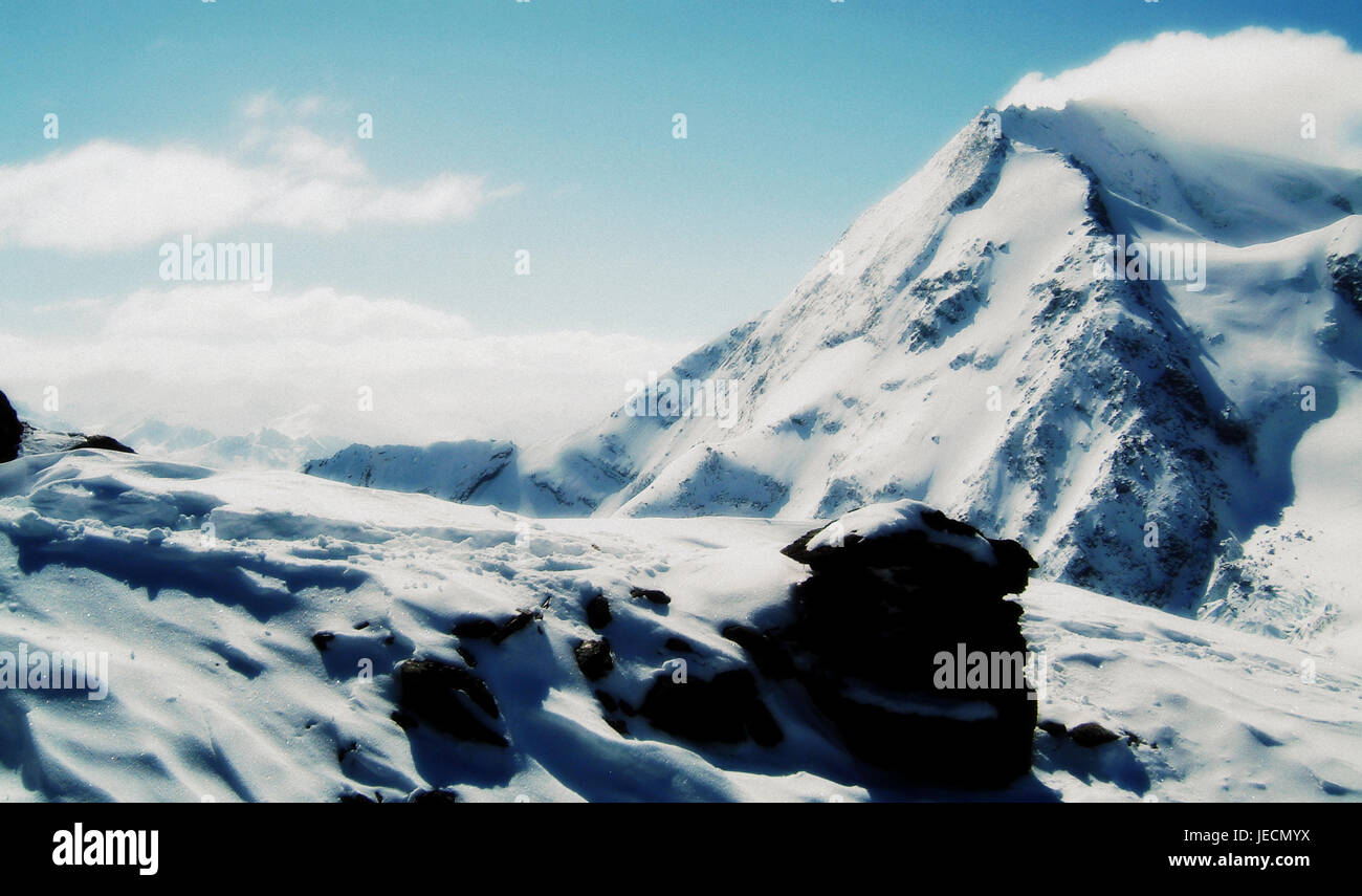 FRANCE - LES ALPES MOUNTAINS - WINTER TIME IN THE ALPES © Frédéric ...