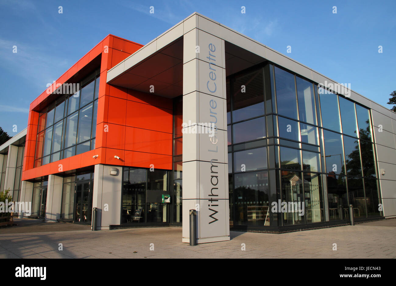 Leisure centre building exterior hi-res stock photography and images ...