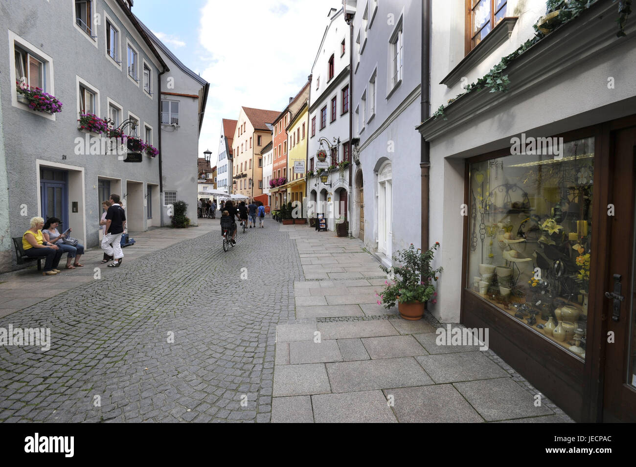 City centre street hi-res stock photography and images - Alamy