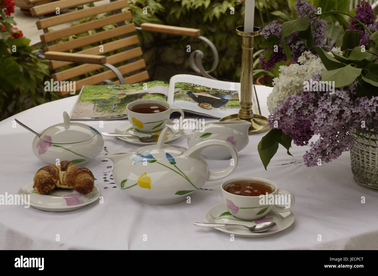 Magazine design hi-res stock photography and images - Alamy