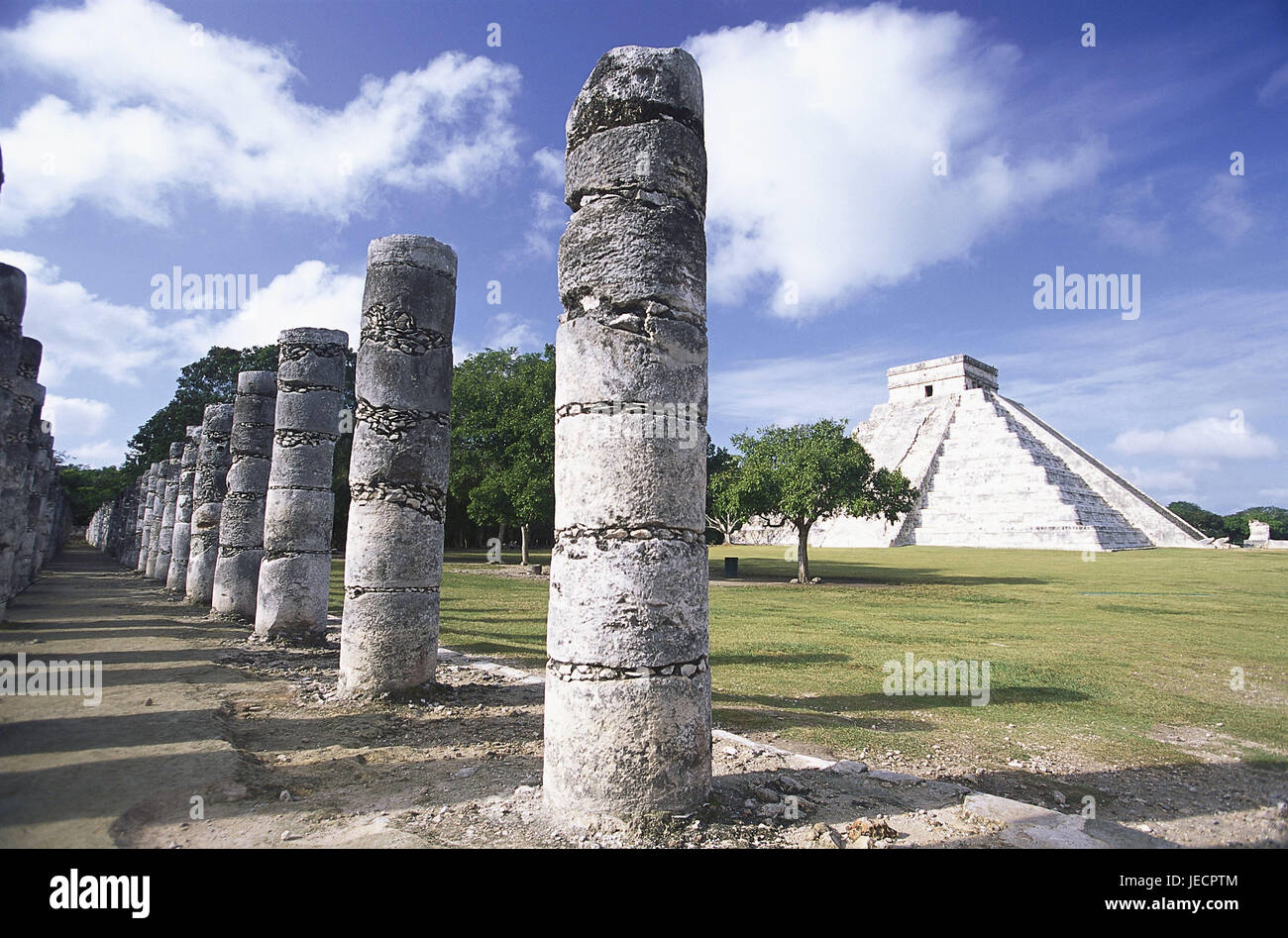Mexico, peninsula Yucatan, Chichen Itza, pyramid, pillars, Central ...