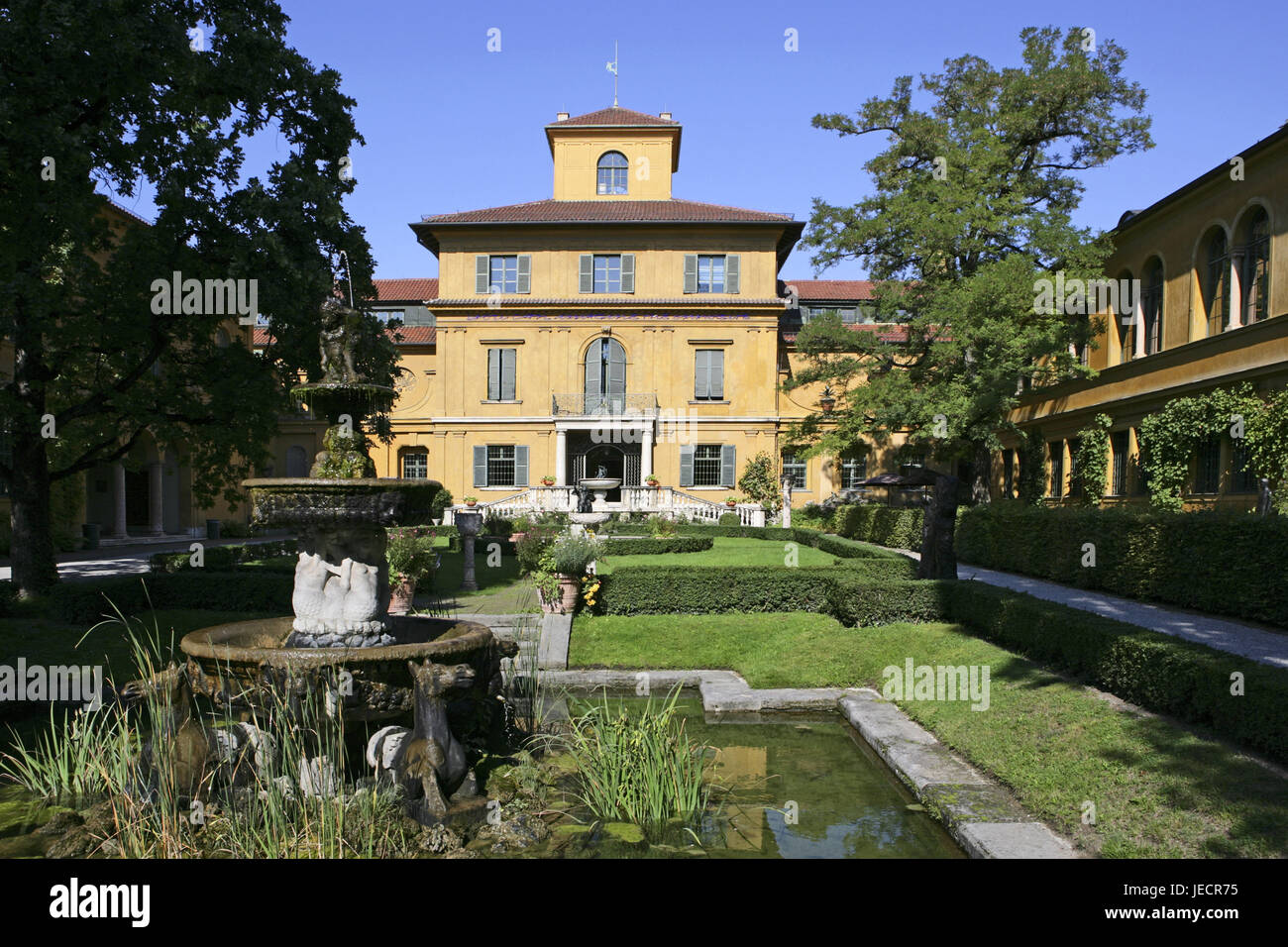 Fountain in courtyard munich hi-res stock photography and images - Alamy