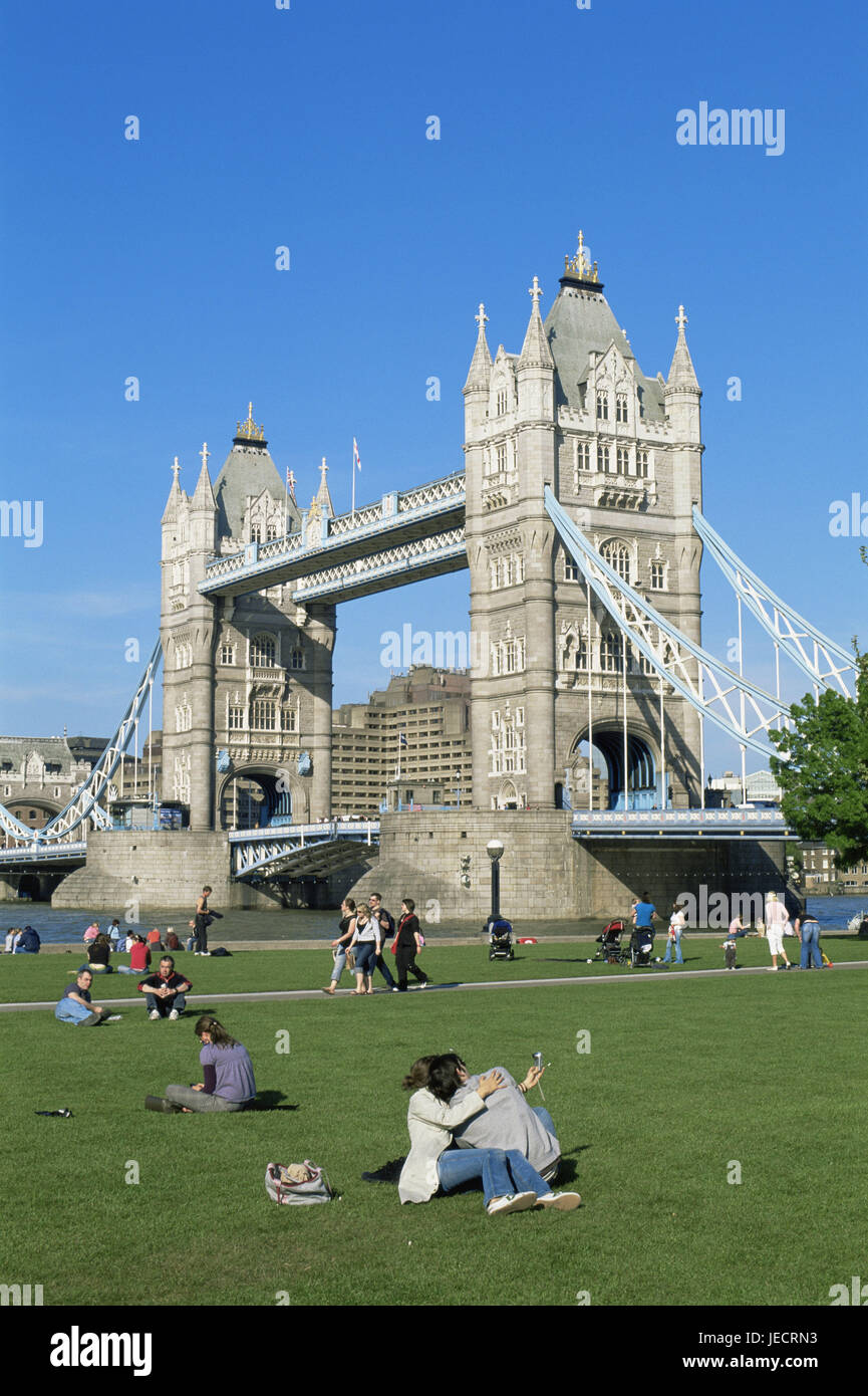 Great Britain, England, London, the Thames, Tower Bridge, riverside ...
