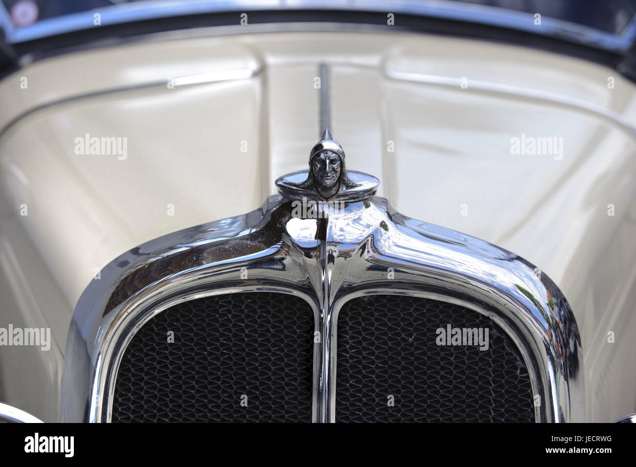 Old-timer, front view, Pontiac saloon, medium close-up, radiator bonnet ...